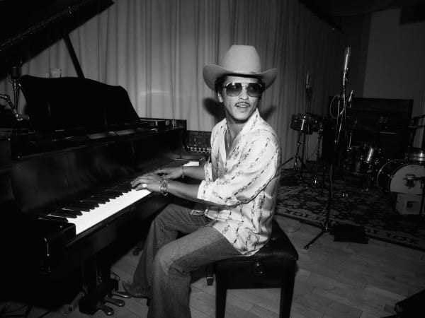 Bruno Mars romances fans with tour stop in San Antonio this fall