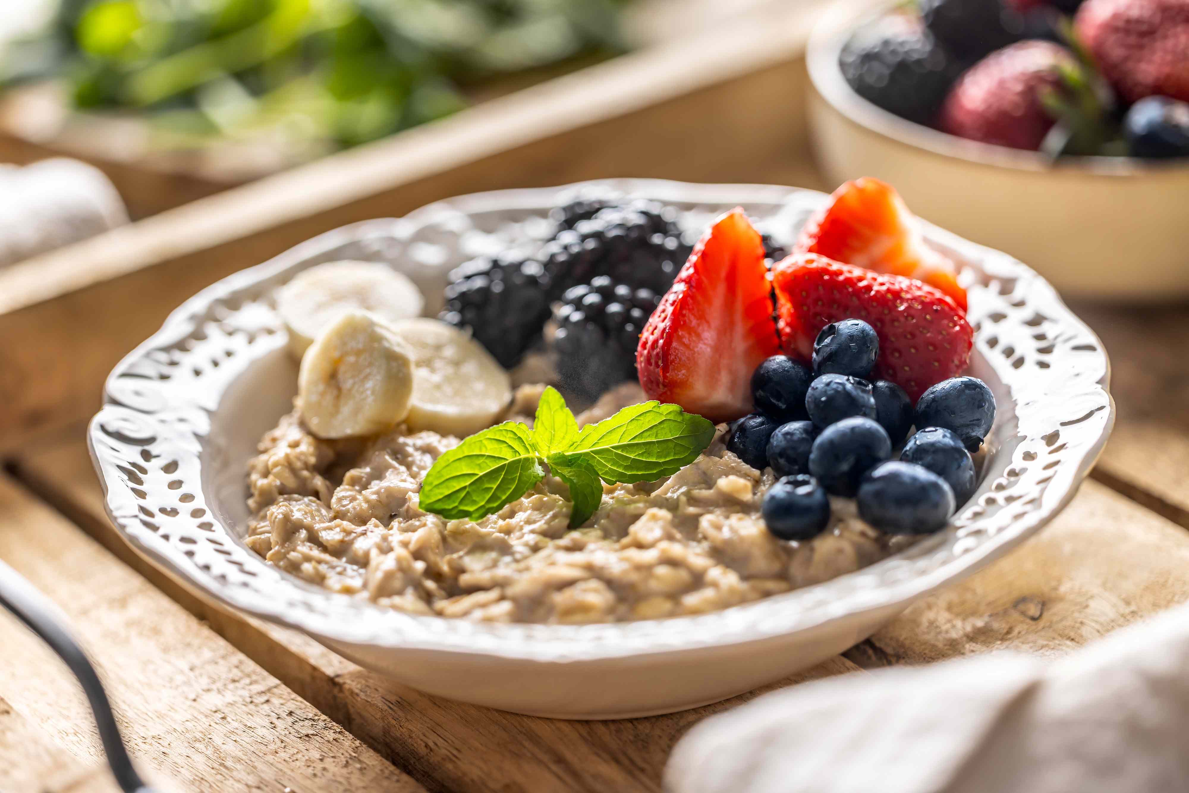 Steel-cut vs. rolled oats: Which is better for protein, fiber, and ...