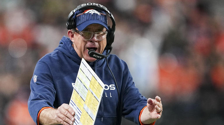 Broncos offense labeled 'horrible' as exec predicts early playoff exit