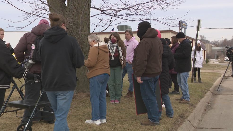 Protesters gather at Cedar Rapids ICE building over fatal shooting of ...