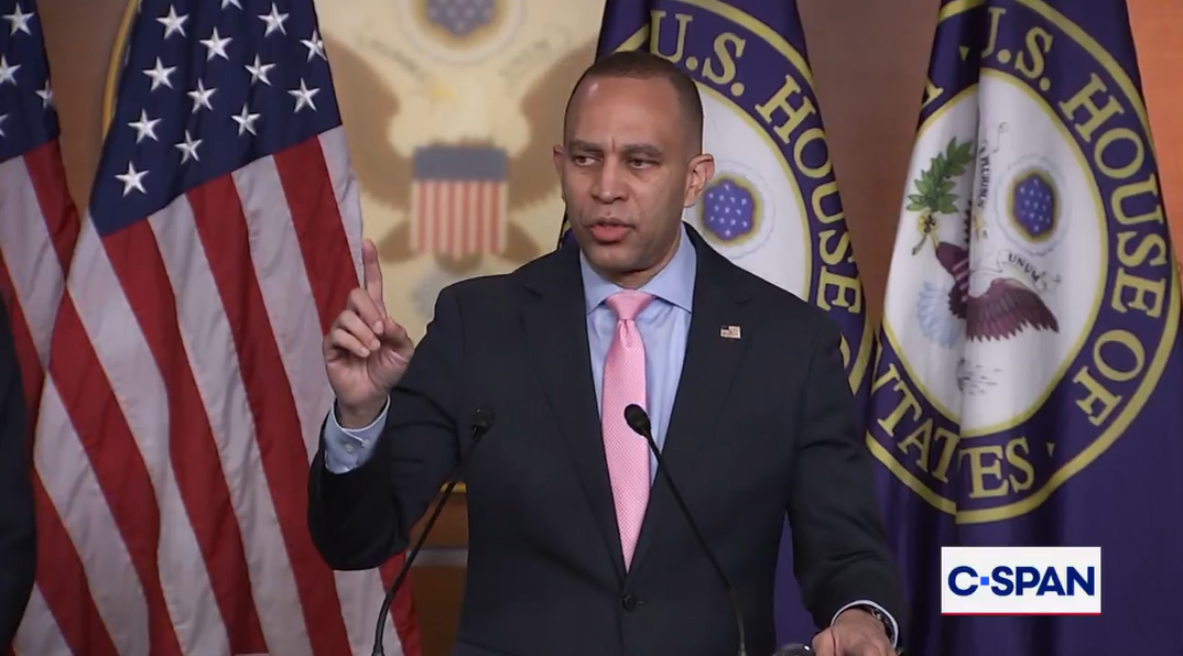 Jeffries calls ICE killing of Minneapolis woman an 'abomination'