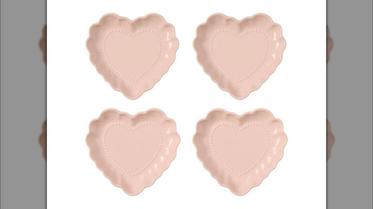 Aldi is selling adorable stoneware Valentine's plates and they're a ...