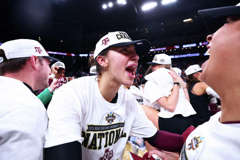 Inside Logan Lednicky's 16-day turnaround from national champ to LOVB pro