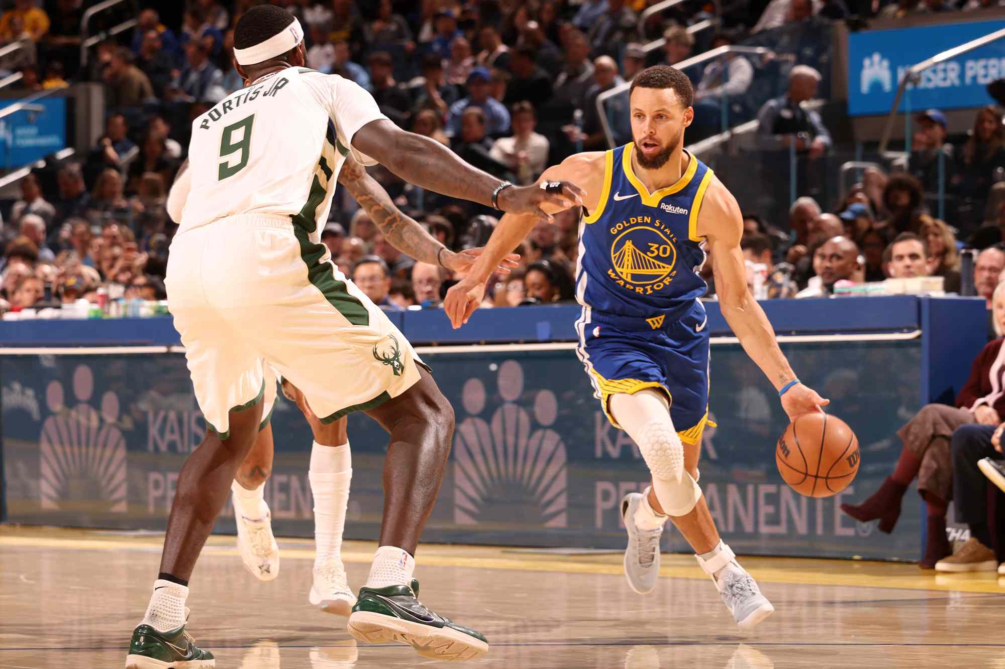 Fans brawl in stands at Warriors-Bucks game in wild video: Watch