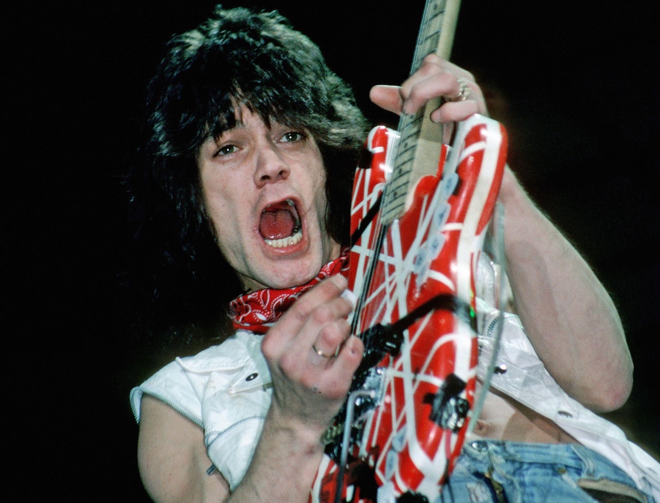 Van Halen -jättihitin kitarasoolo oli vähällä jäädä leikkaamon ...