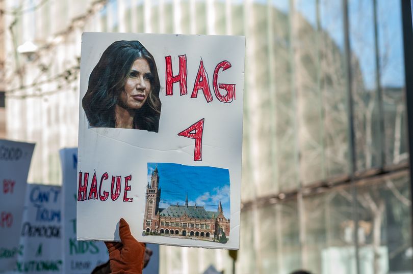 Calls for Minneapolis ICE agent's arrest grow as protests break out ...