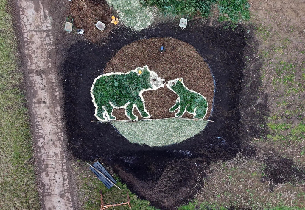 Zoo’s bear-and-cub sculpture made from recycled Christmas trees