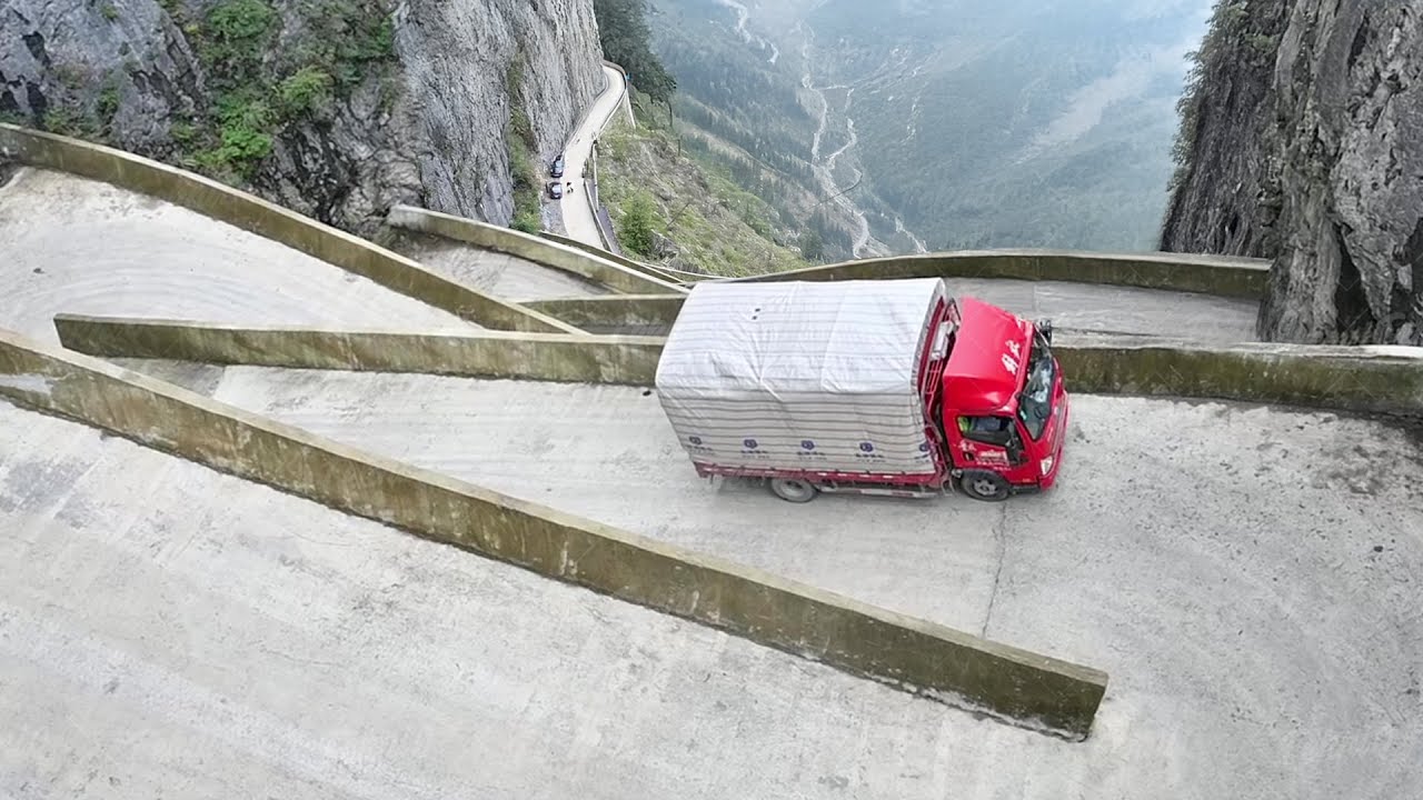 Navigating the most treacherous mountain highway in China by truck