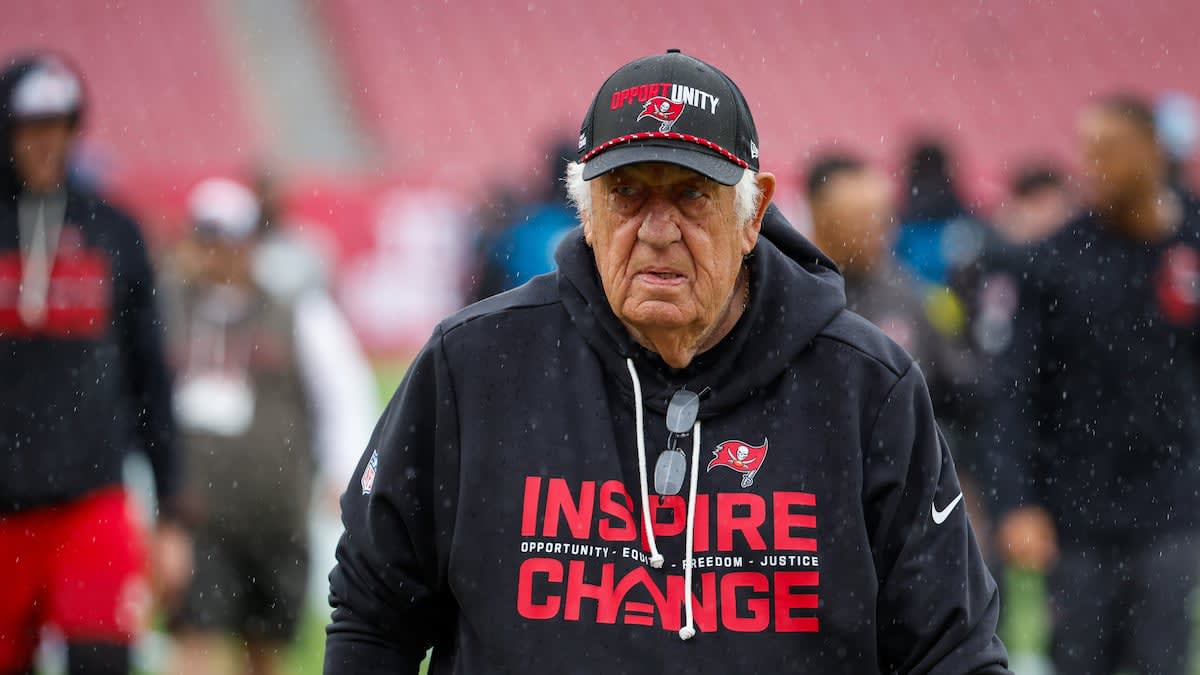 Tom Moore retires after more than 46 years in the NFL