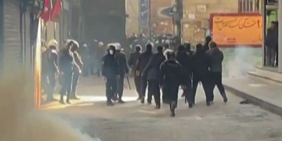 Aktivisten: Mullah-Regime tötet 45 Demonstranten