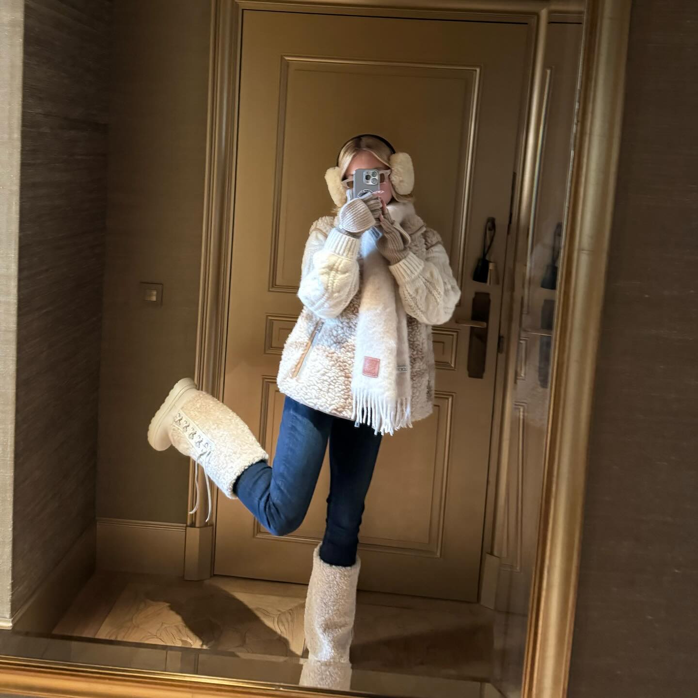 Sydney Sweeney slips back into her 'great jeans' in first American Eagle post since controversy