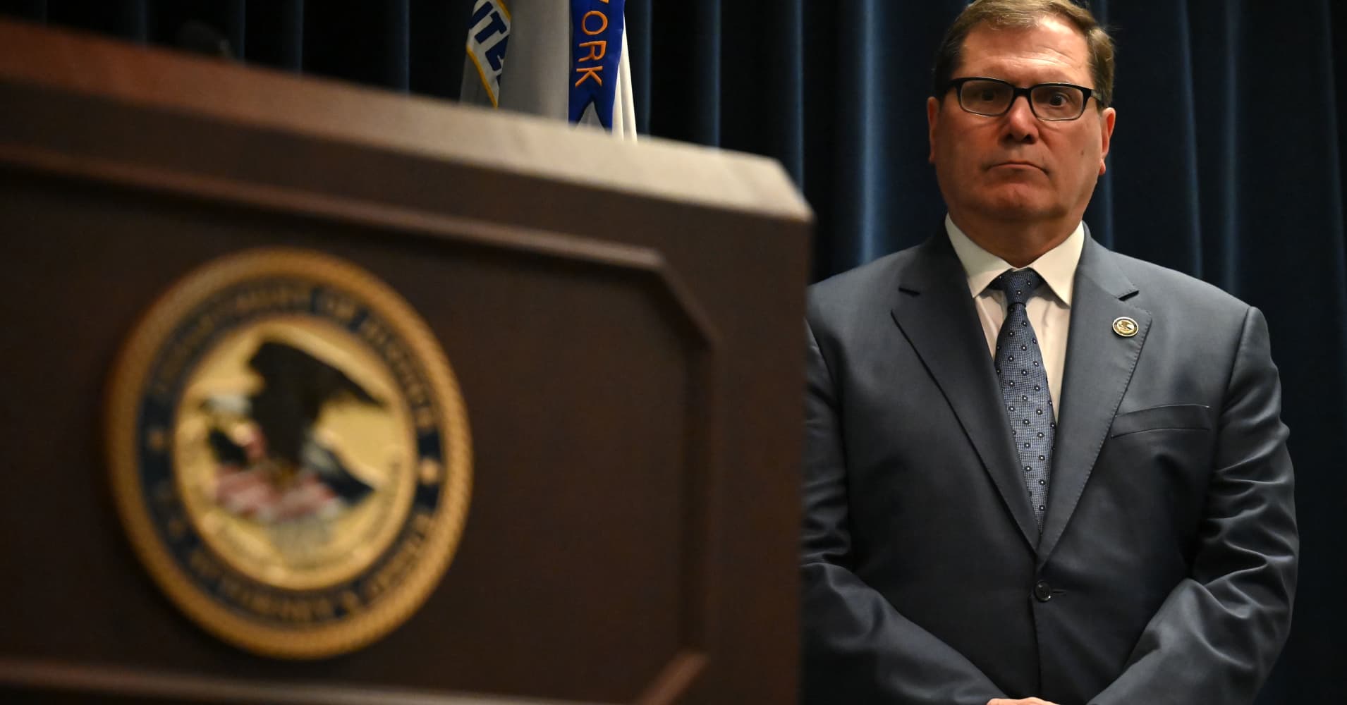 Judge disqualifies federal prosecutor in investigation into New York ...