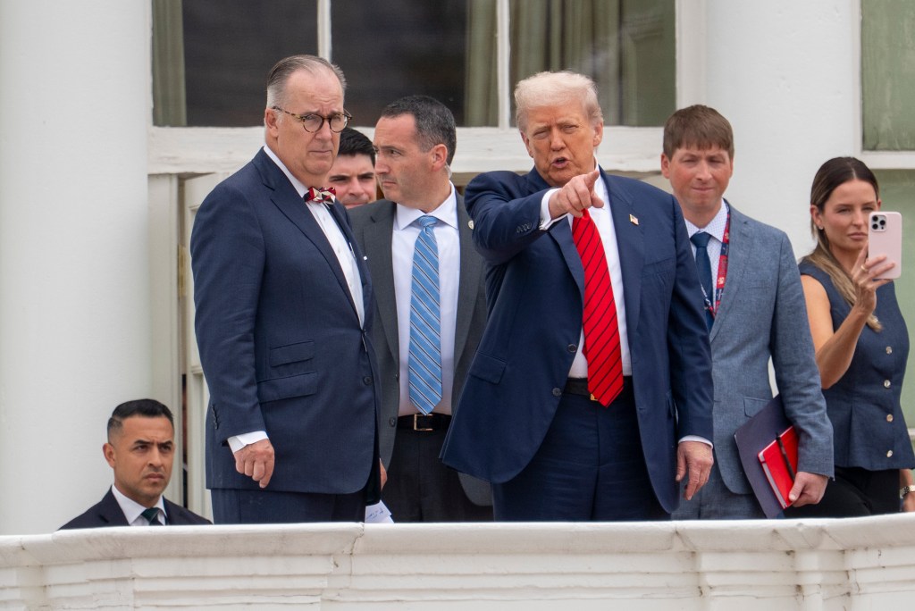 White House floats building a new floor over West Wing for 'symmetry ...