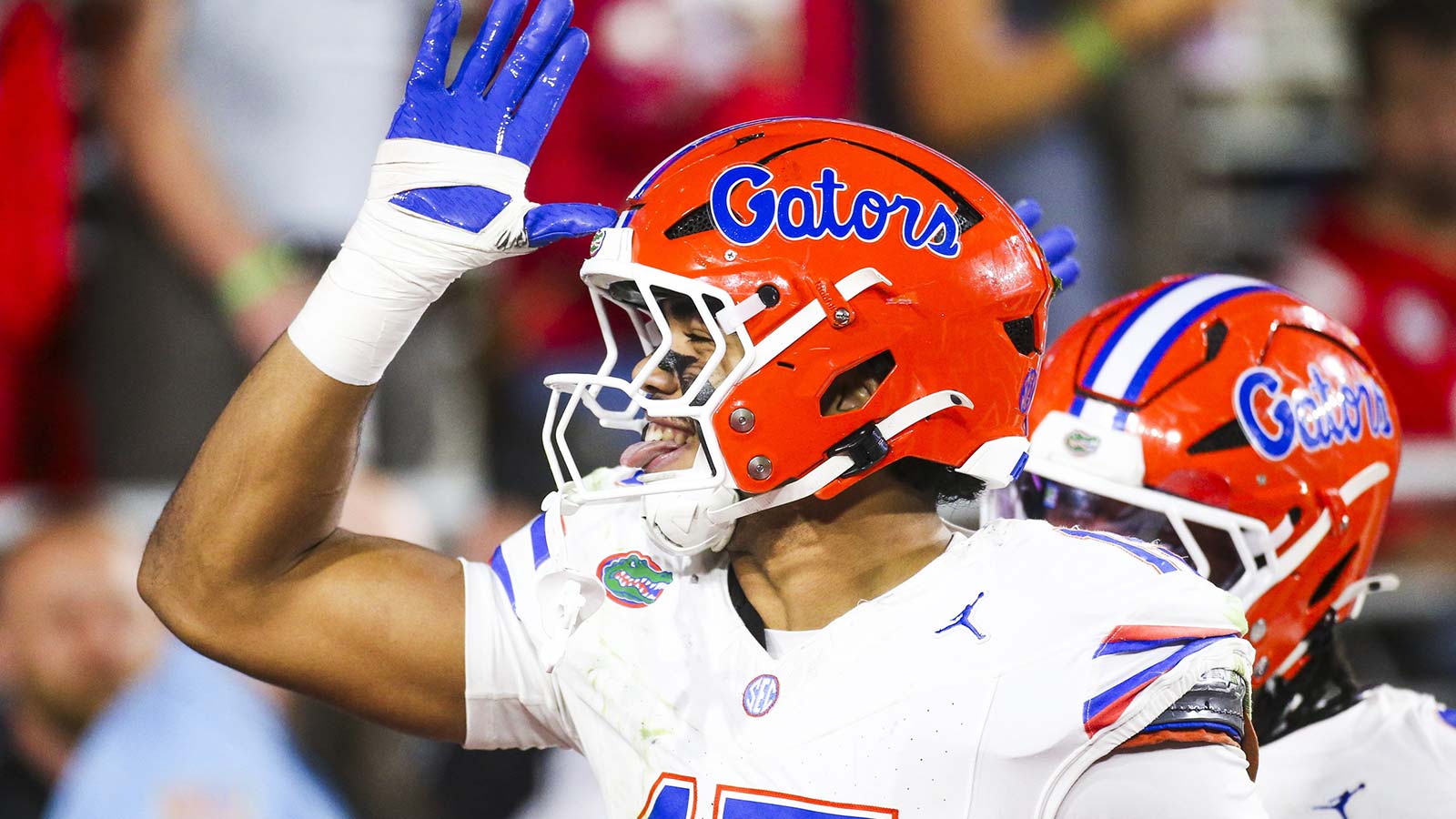 Florida football secures re-signing of star EDGE after valiant efforts