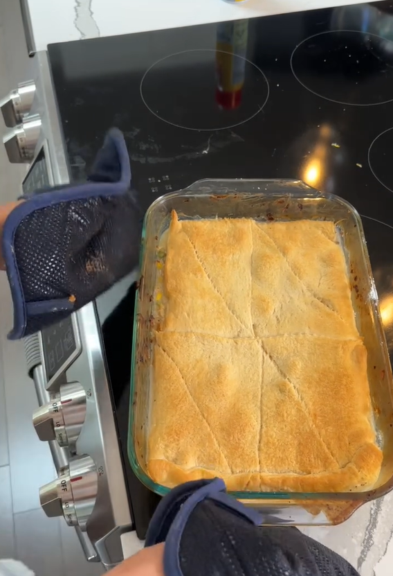 Easy one-pan chicken pot pie – healthy & protein packed