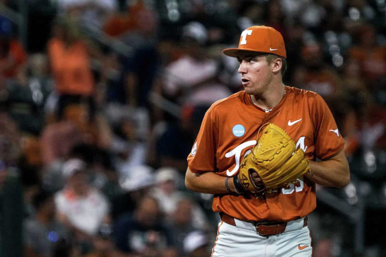 Texas baseball: What a hot start for Dylan Volantis, UT pitching staff ...