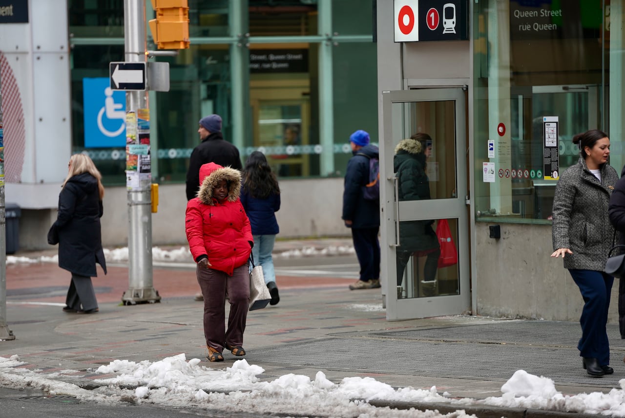 Flu levels remain high in Ottawa, straining hospitals
