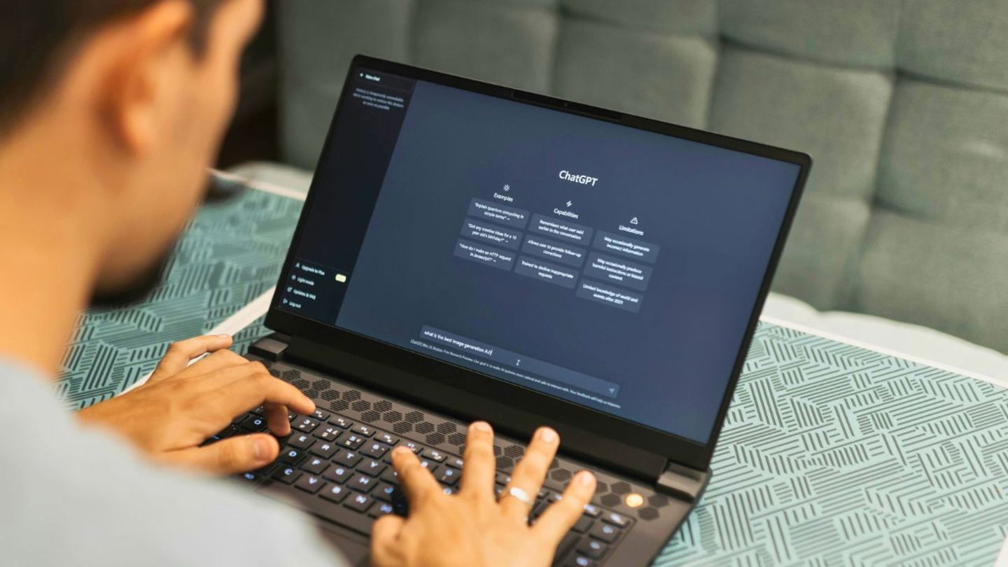 OpenAI y Sam Altman reciben una dura denuncia: su IA parece haber ...