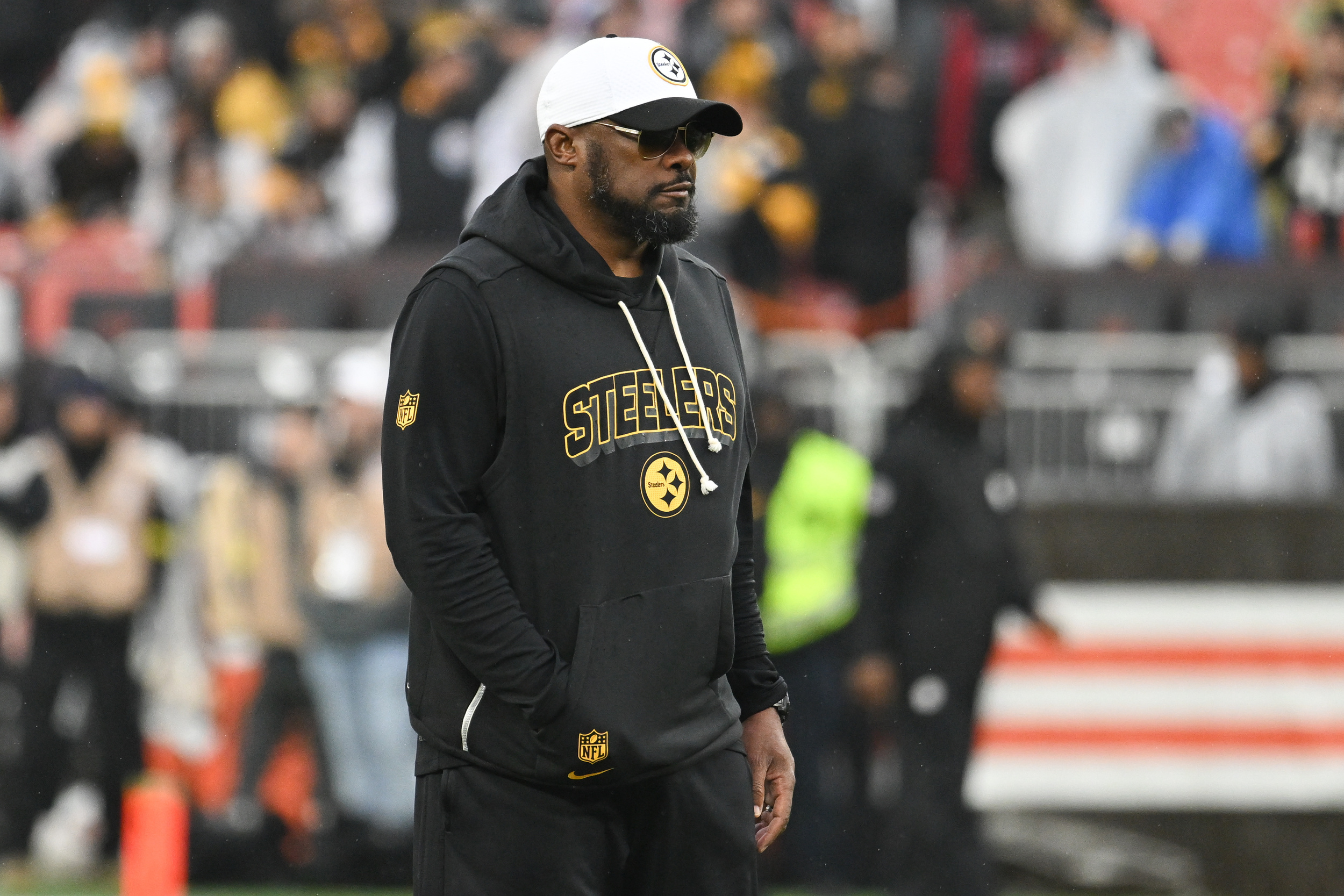 1 team is waiting on clarity on Steelers coach Mike Tomlin's job before ...
