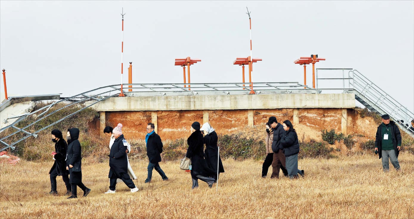 Exclusive: Ministry's bidding restrictions block mound removal