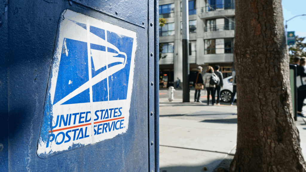 Amazon ends USPS partnership after $9.5 billion loss, affecting 100,000 ...