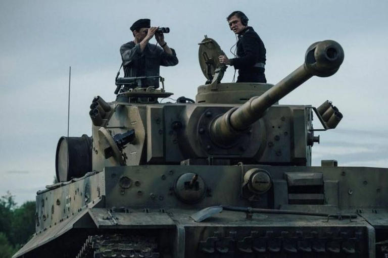 'Absolutely incredible' war movie that hooks viewers immediately ...