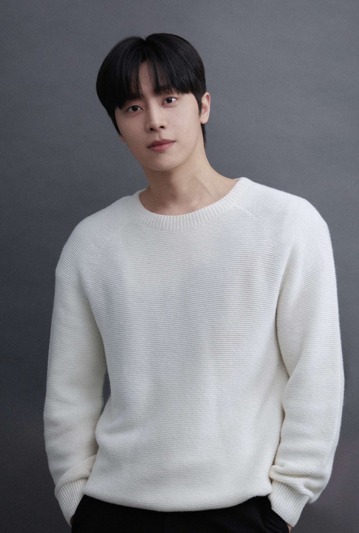 Rookie actor Han Su-ho signs exclusive contract with NKM Film·double ...