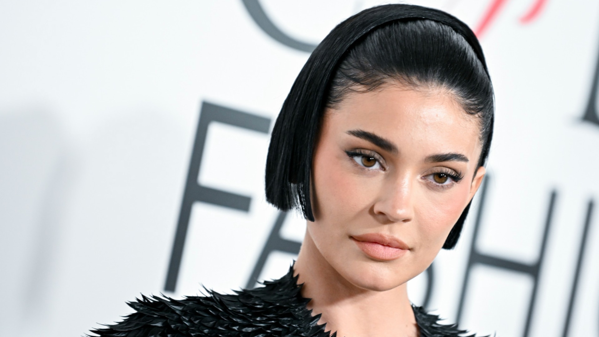 Kylie Jenner shows off her fresh haircut in new video