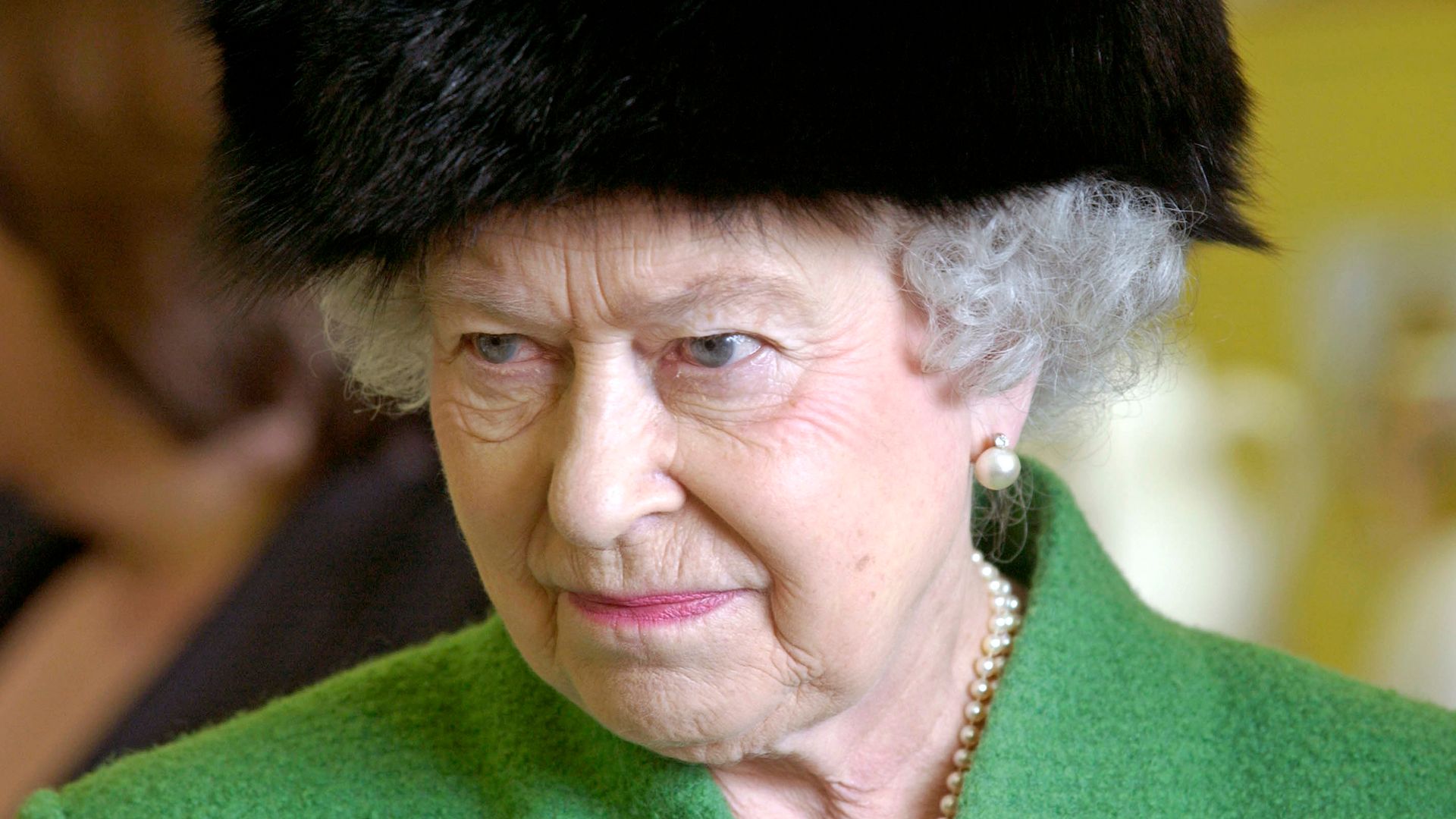 Queen Elizabeth's composed response after being caught throwing shoes ...