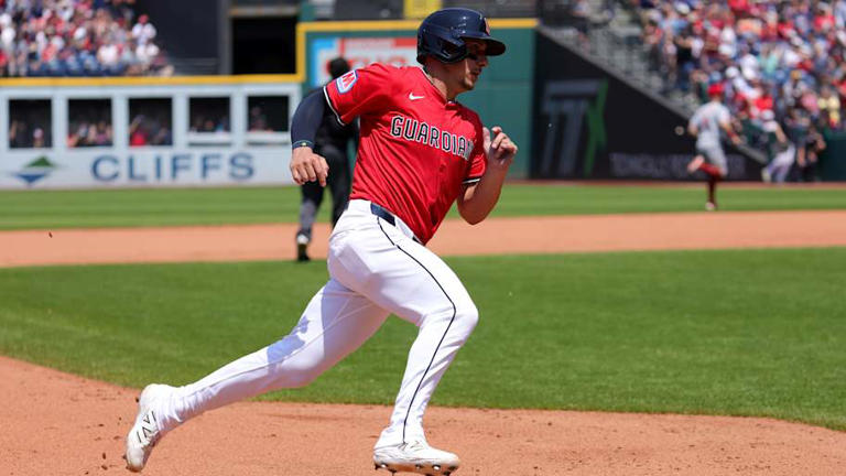 Guardians reunite with depth catcher who saw MLB action in 2025
