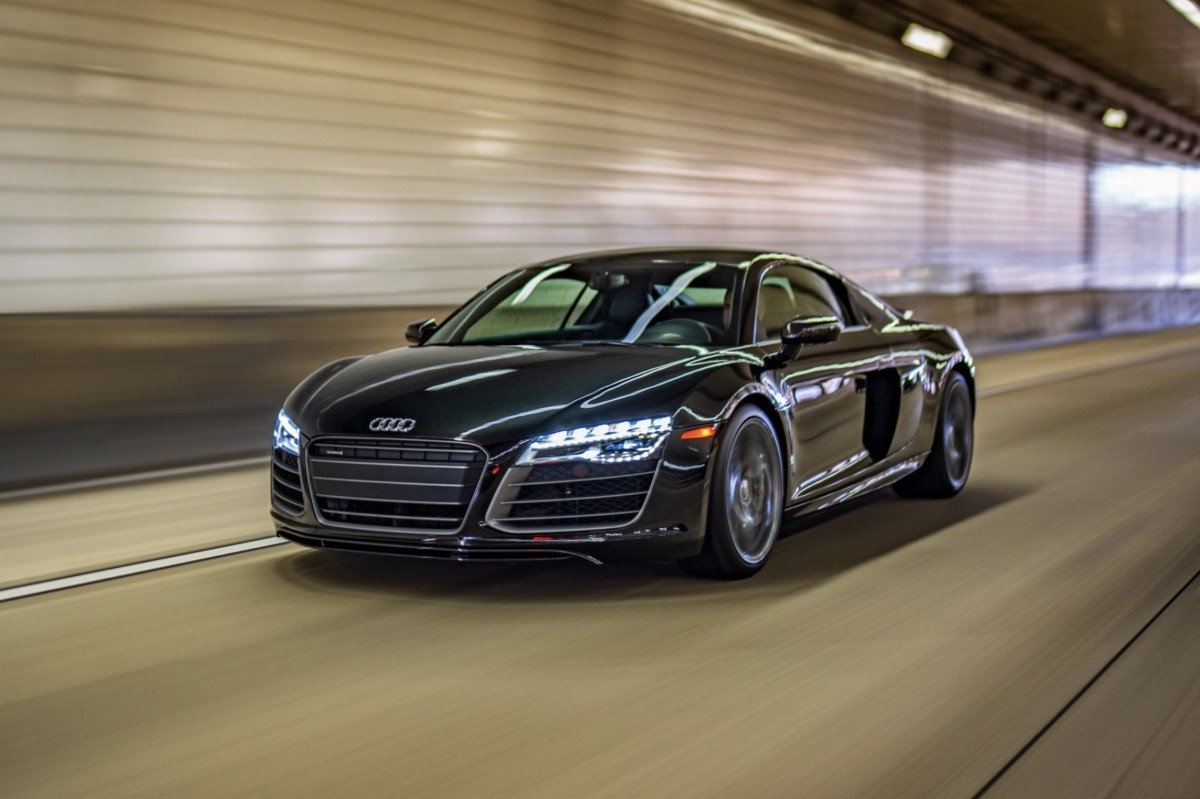 Unicorn 2015 Audi R8 V10 for sale with gated manual and ultra-rare ...