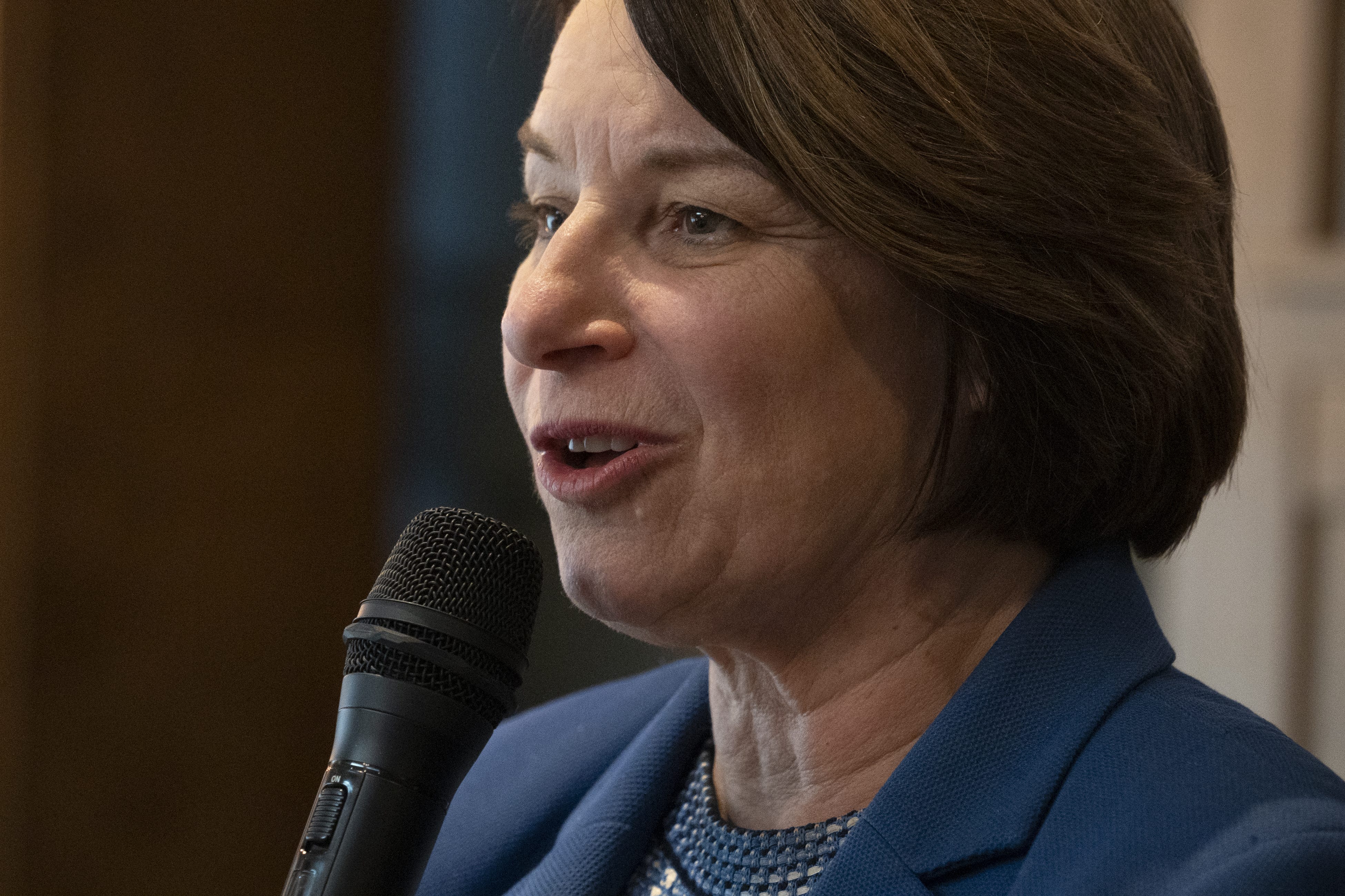 Klobuchar demands transparency after fatal ICE shooting in Minneapolis