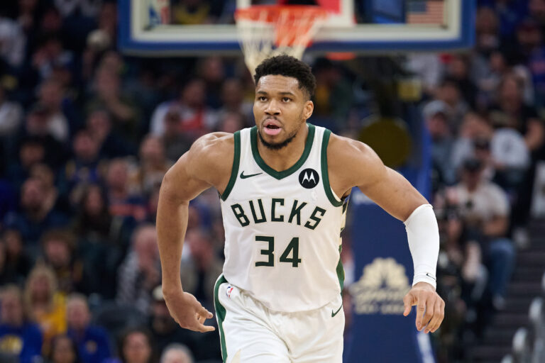 Bucks’ Giannis Antetokounmpo shuts down NBA trade request rumors