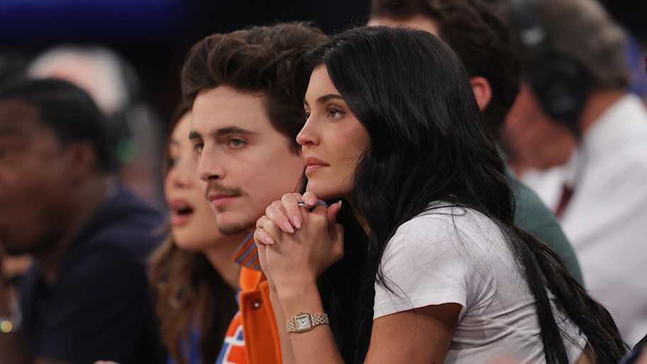 Knicks' Karl-Anthony Towns hypes up super fan Timothee Chalamet