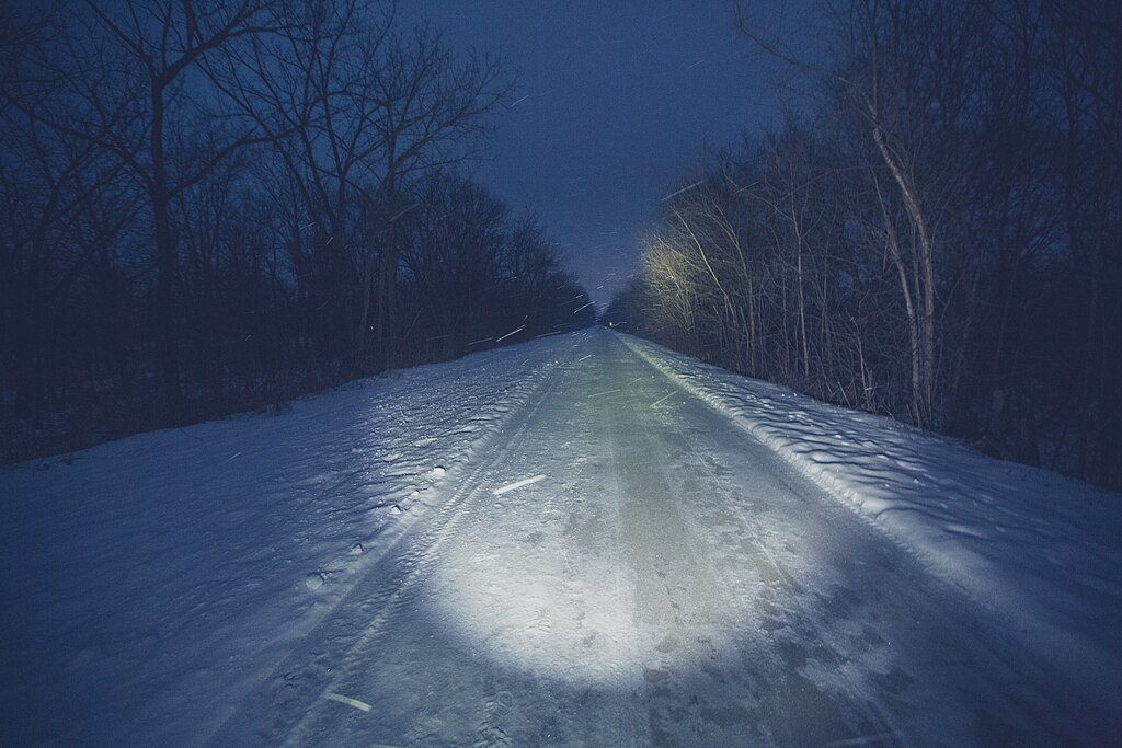 7 outdoor dangers that increase after sunset no matter the terrain