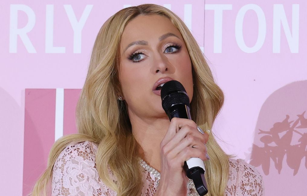 Les stars commémorent la perte de leur maison un an après les incendies ...