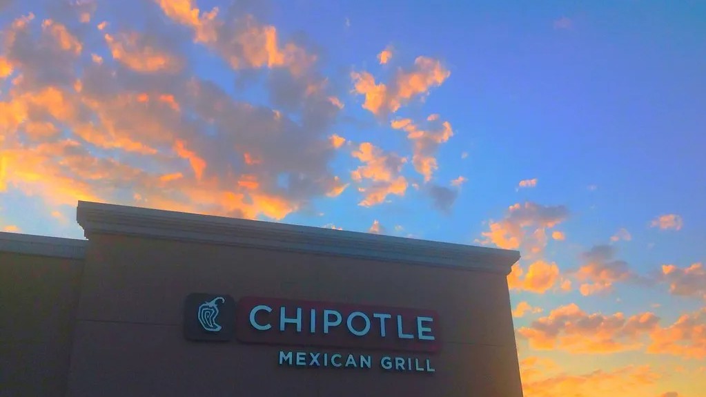 The 5 chain restaurants Americans say are the most overpriced, survey ...