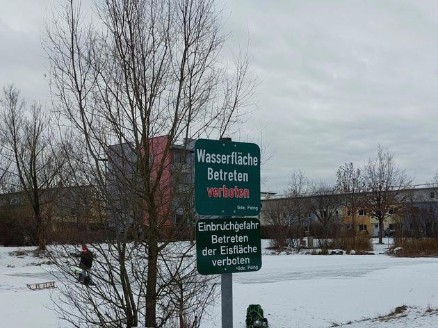 Die Gemeinde Poing verbietet das Betreten der zugefrorenen Teiche