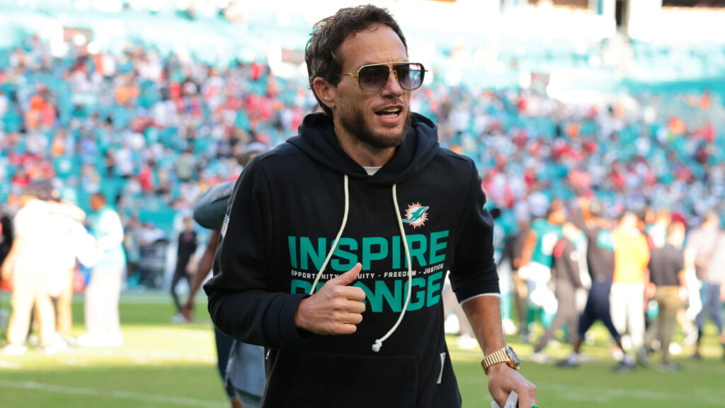 Patriots’ division rival makes shocking head coach decision