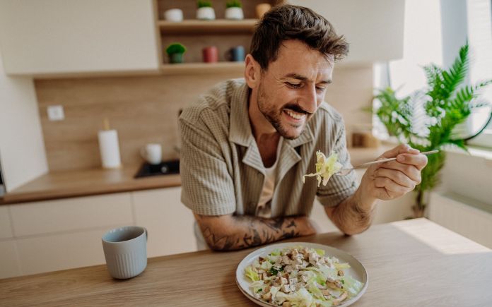 7 alimentos que dañan tu desempeño físico