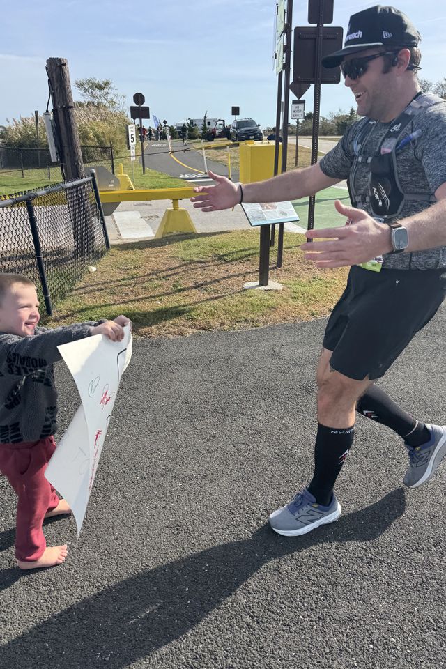 Dad recalls 'heartbreaking' days of weighing 450 lbs. now he runs ...