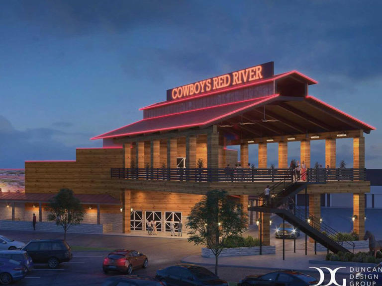 New Texas-sized dance hall and saloon two-steps into Houston mall