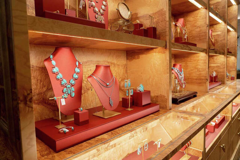 Kendra Scott opens first airport store at Austin-Bergstrom ...