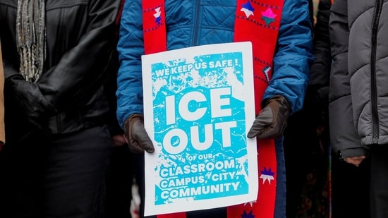 Who is Jonathan Ross? ICE agent who shot Renee Nicole Good in ...