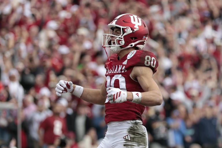 Indiana fans believe WR Charlie Becker will prove key against Oregon