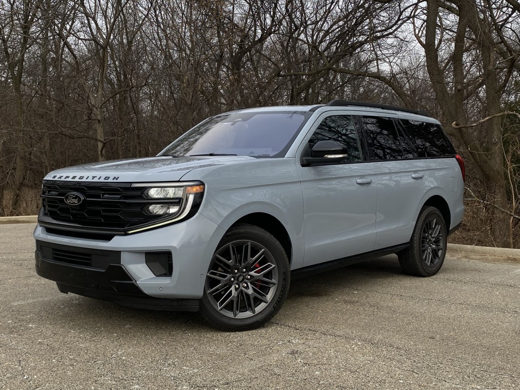 I drove the 2026 Ford Expedition Platinum Stealth Performance Package ...
