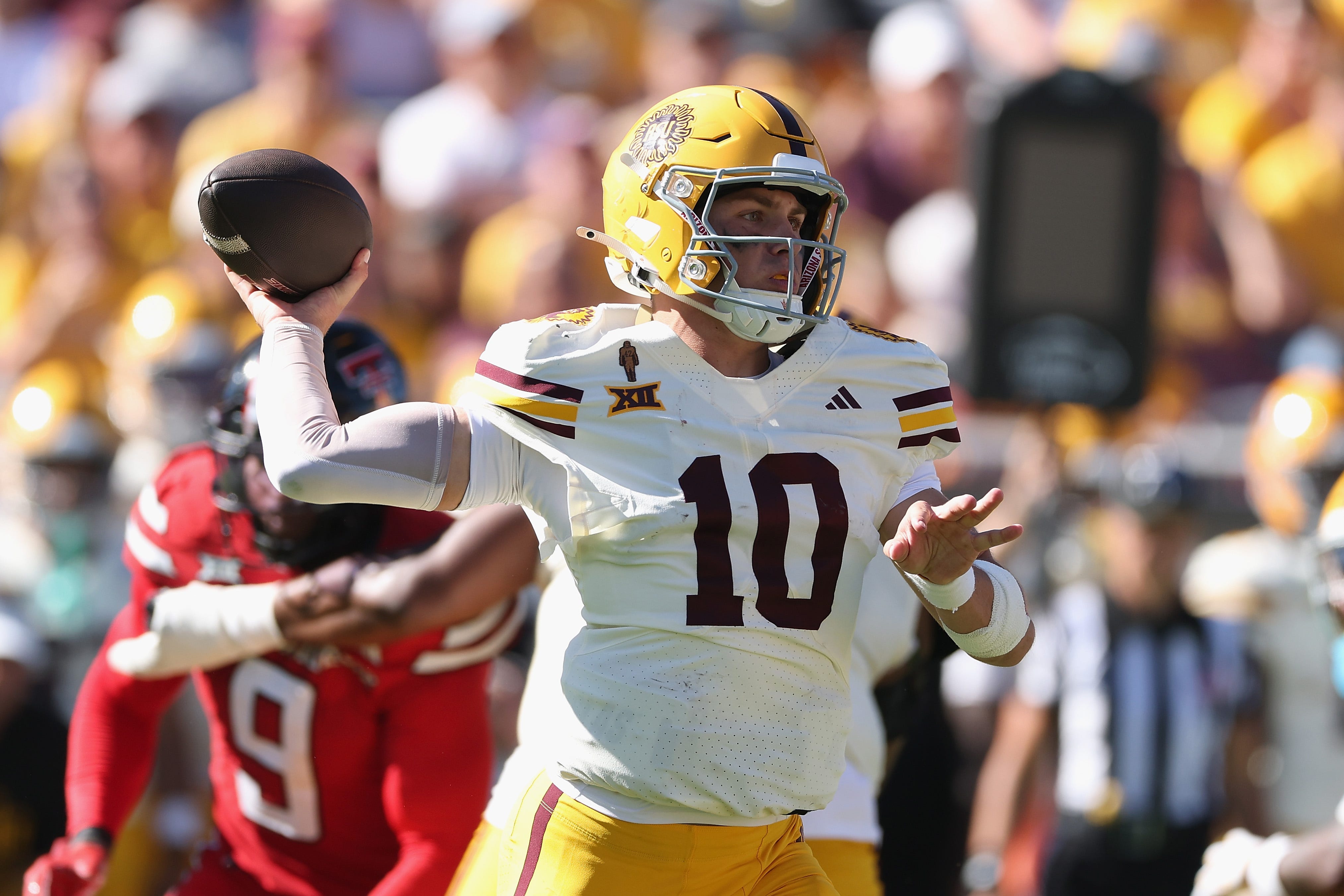 Social media reacts to Sam Leavitt committing to LSU football