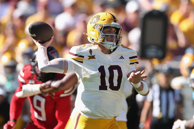 Social media reacts to Sam Leavitt committing to LSU football