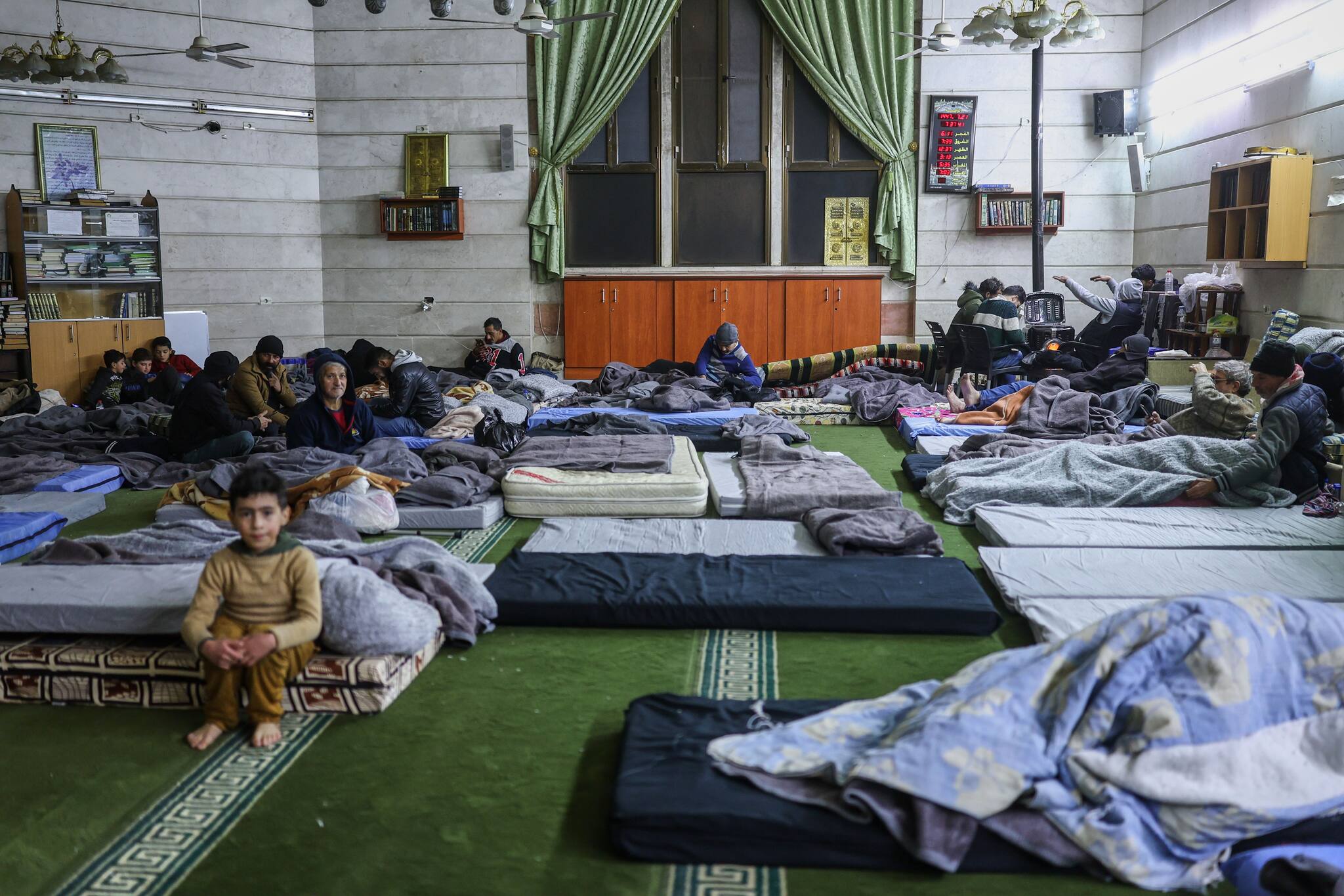 Zehntausende Menschen fliehen wegen Gefechten in Aleppo