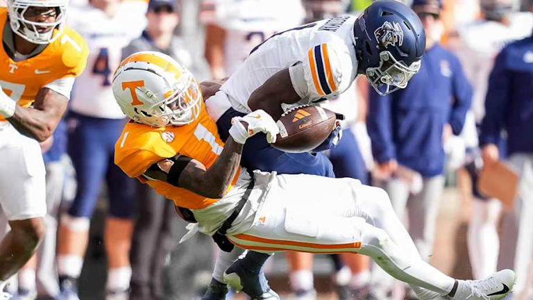 Tennessee football transfer signs with SEC team